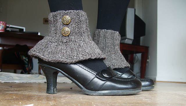 FO + Free Pattern: Spiffy Spats | Stitch, Brinn, Stitch!
